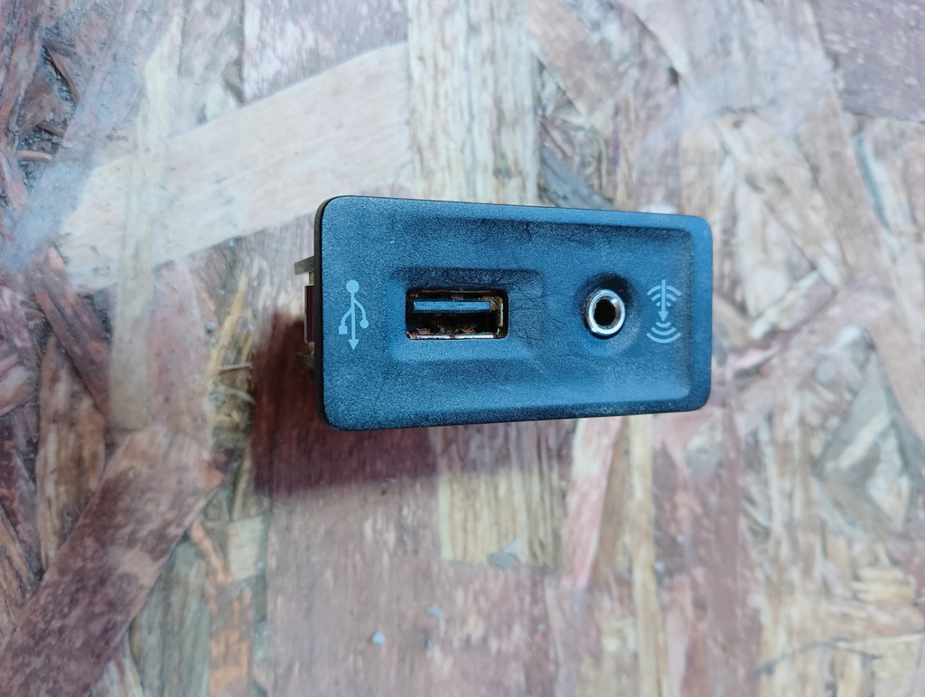 VW GOLF VII GNIAZDO USB AUX-IN 5G0035222F 16R - 12054539225 - oficjalne archiwum Allegro