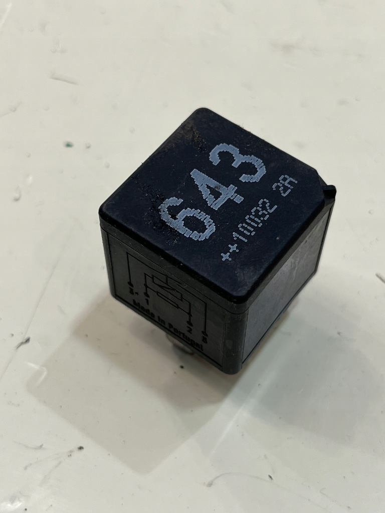 PRZEKAŹNIK AUDI A4 B8 8K0951253 - 14428576941 - oficjalne archiwum Allegro