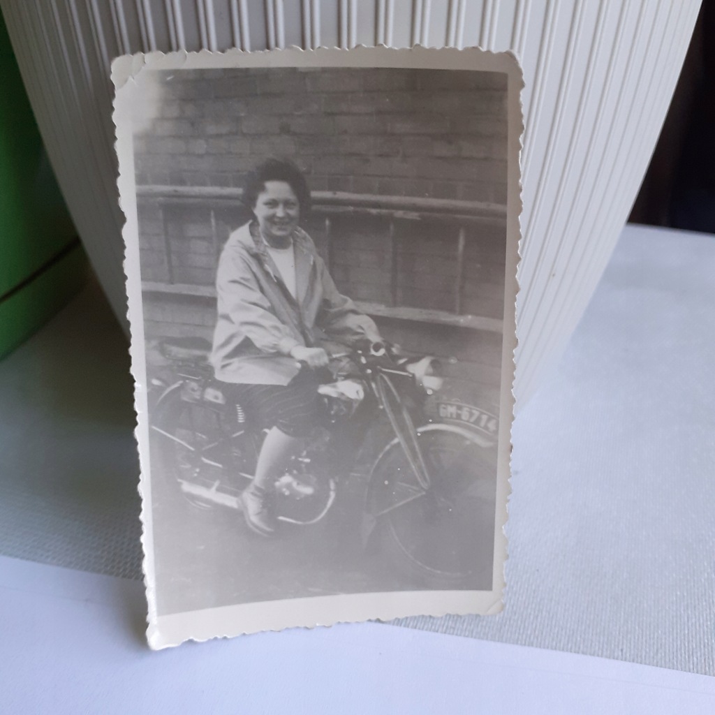 STARE ZDJĘCIE Z MOTOREM STARY MOTOR MOTOCYKL NR. 1 - 15316411253 ...