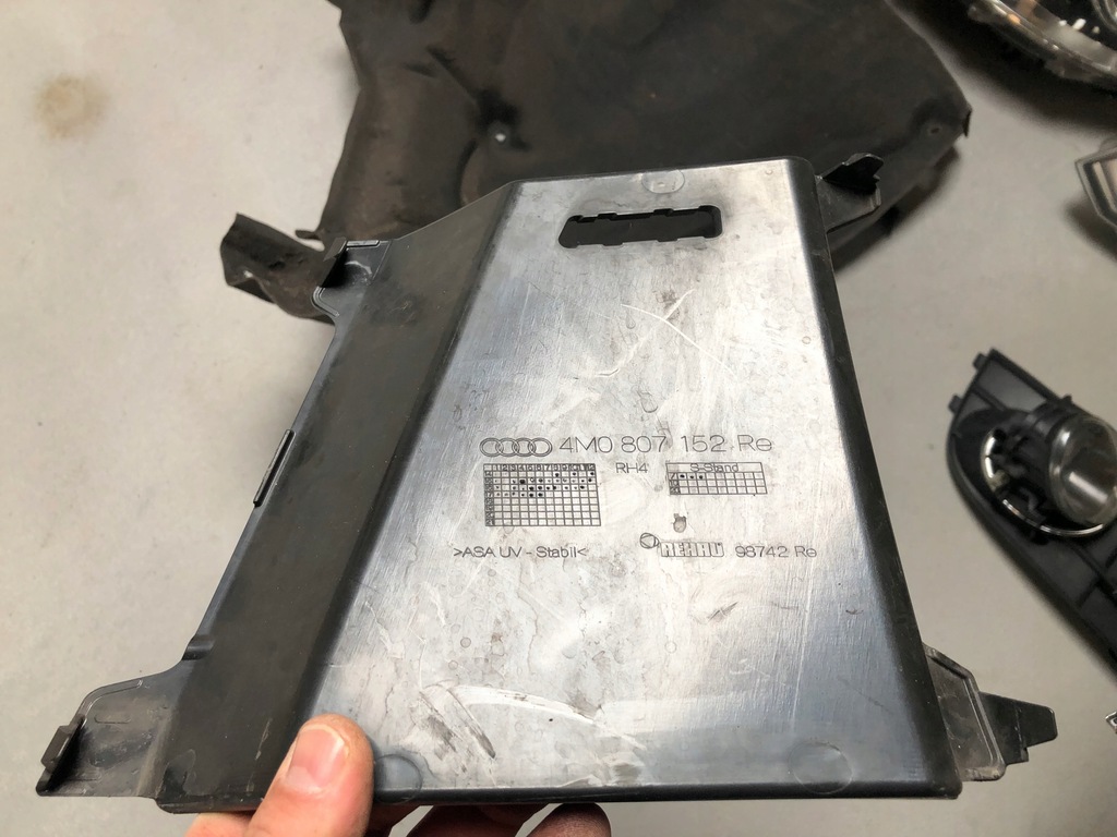 ZAŚLEPKA ZDERZAKA AUDI Q7 4M0807151 4M0807152 KPL - 8773795788 ...