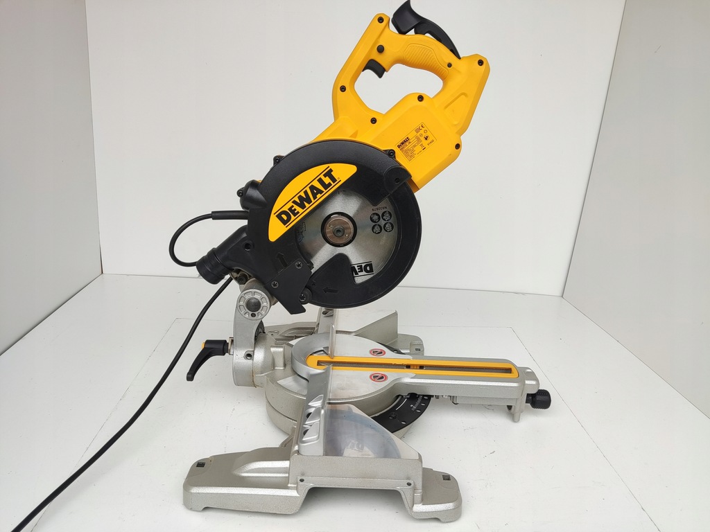 PIŁA UKOŚNICA Dewalt DWS773 216mm 1300W 230V - 12204835020 - oficjalne ...