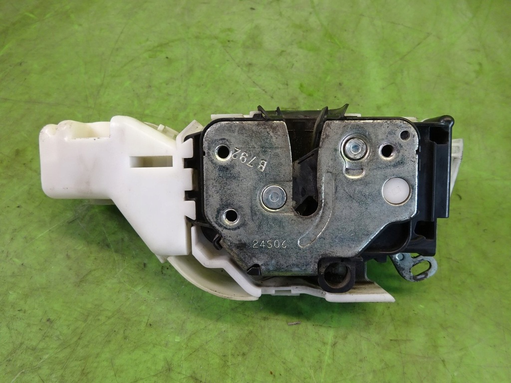 Zamek drzwi lewy przedni ALFA ROMEO 159 06r - 11136569293 - oficjalne archiwum Allegro