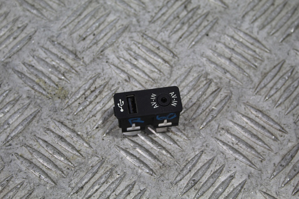 GNIAZDO USB AUX MINI COUNTRYMAN R60 - 12782365647 - oficjalne archiwum ...