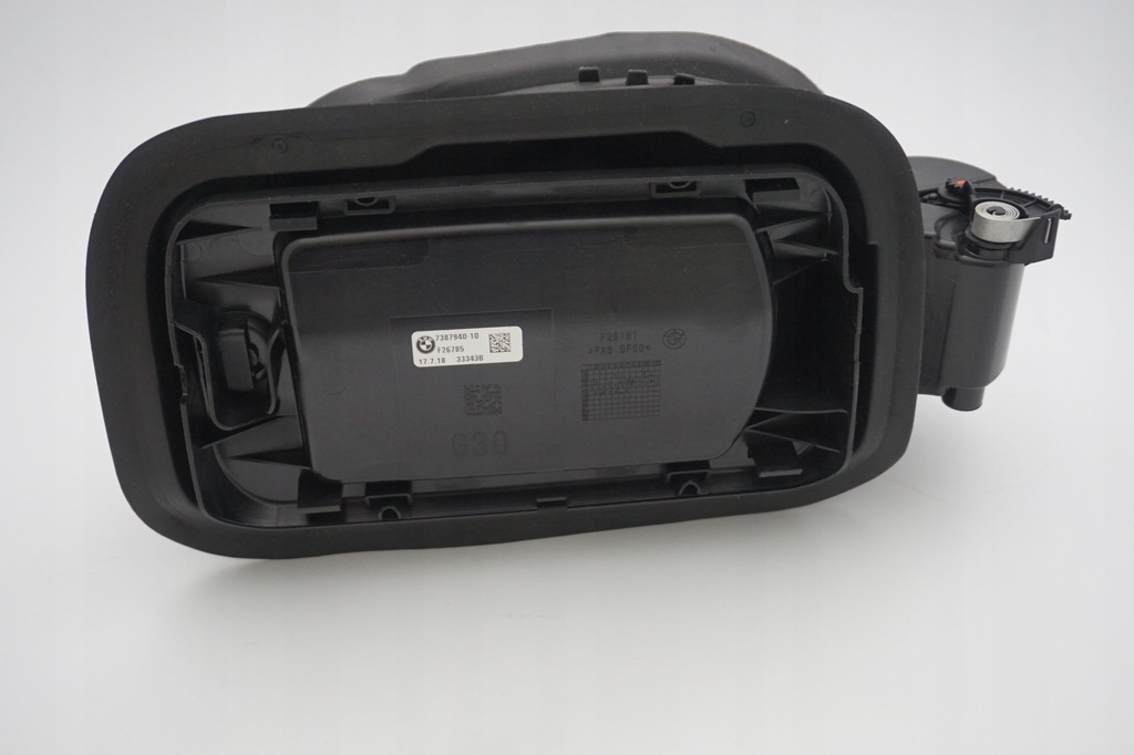 Bmw 5 G30 osłona wlewu wlew paliwa NOWA klapka - 9421910925 - oficjalne ...