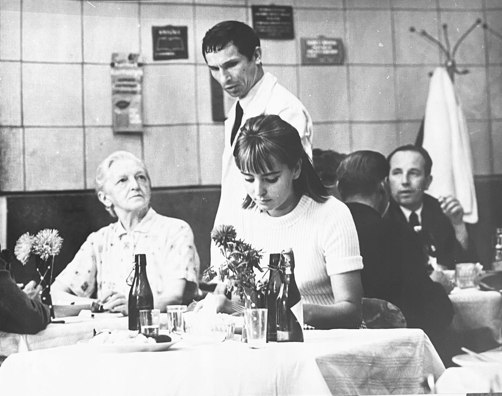 MAJA WODECKA fotografia fotos DANCING W KWATERZE HITLERA - 14416337159 ...