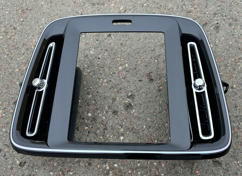 Volvo XC60 II ramka ekranu radia konsoli kratka nawiewu środkowa dekor ...