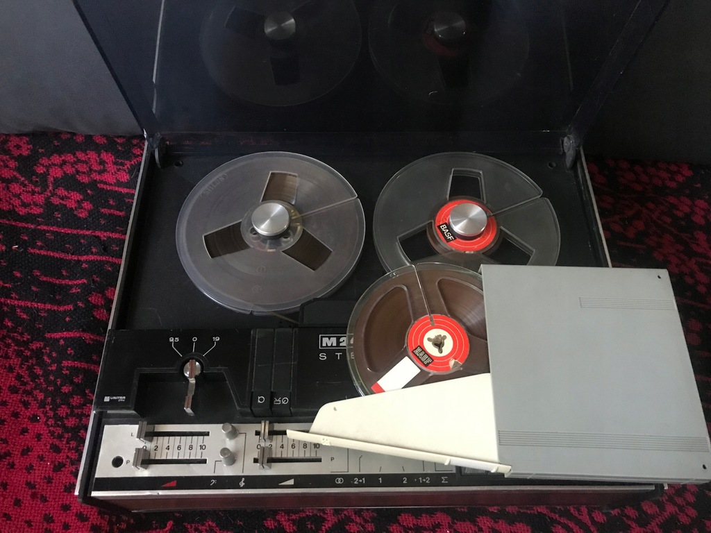 Magnetofon szpulowy PRL Unitra M2405S, nowe paski - 13056430405 - oficjalne archiwum Allegro