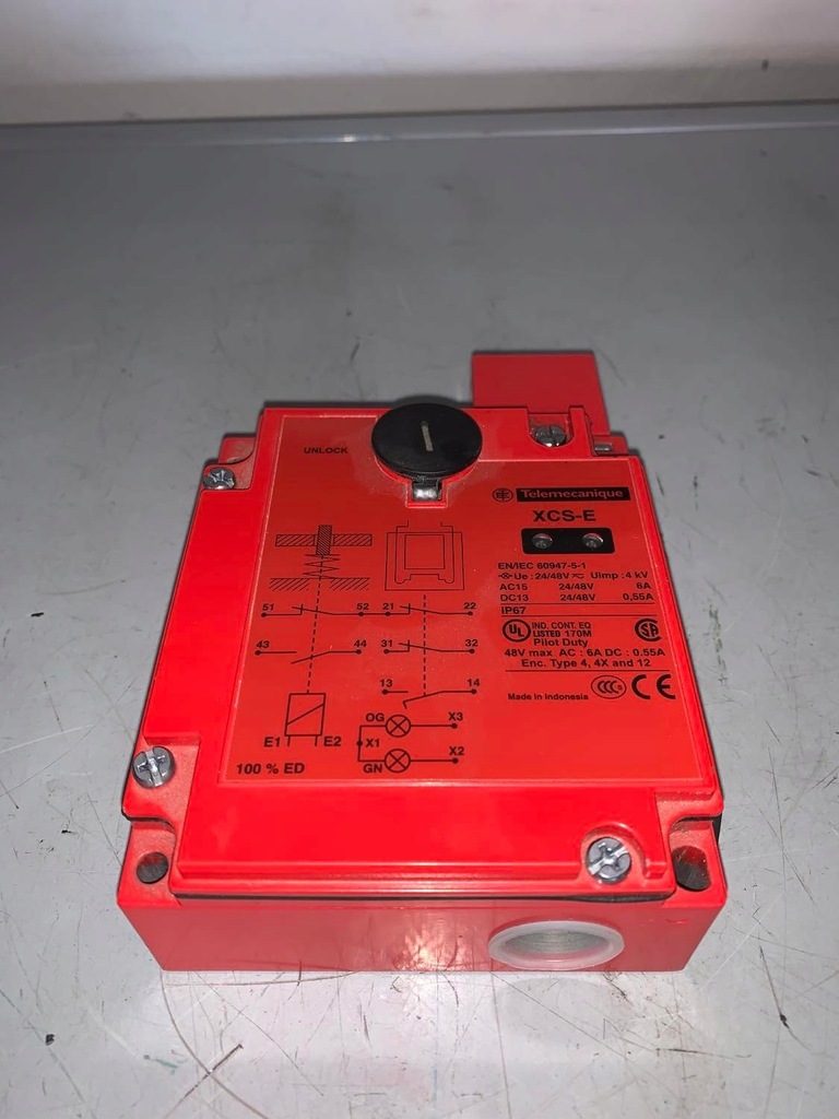 Safety limit switch Telemecanique XCS-E7311 - 14156591887 - oficjalne ...
