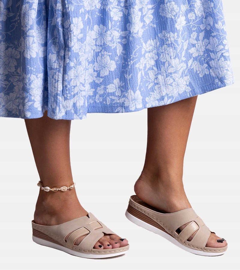 Hers Klapki damskie beżowe na niskiej koturnie lekkie Kolor r. 40 - 16033614801 - oficjalne ...