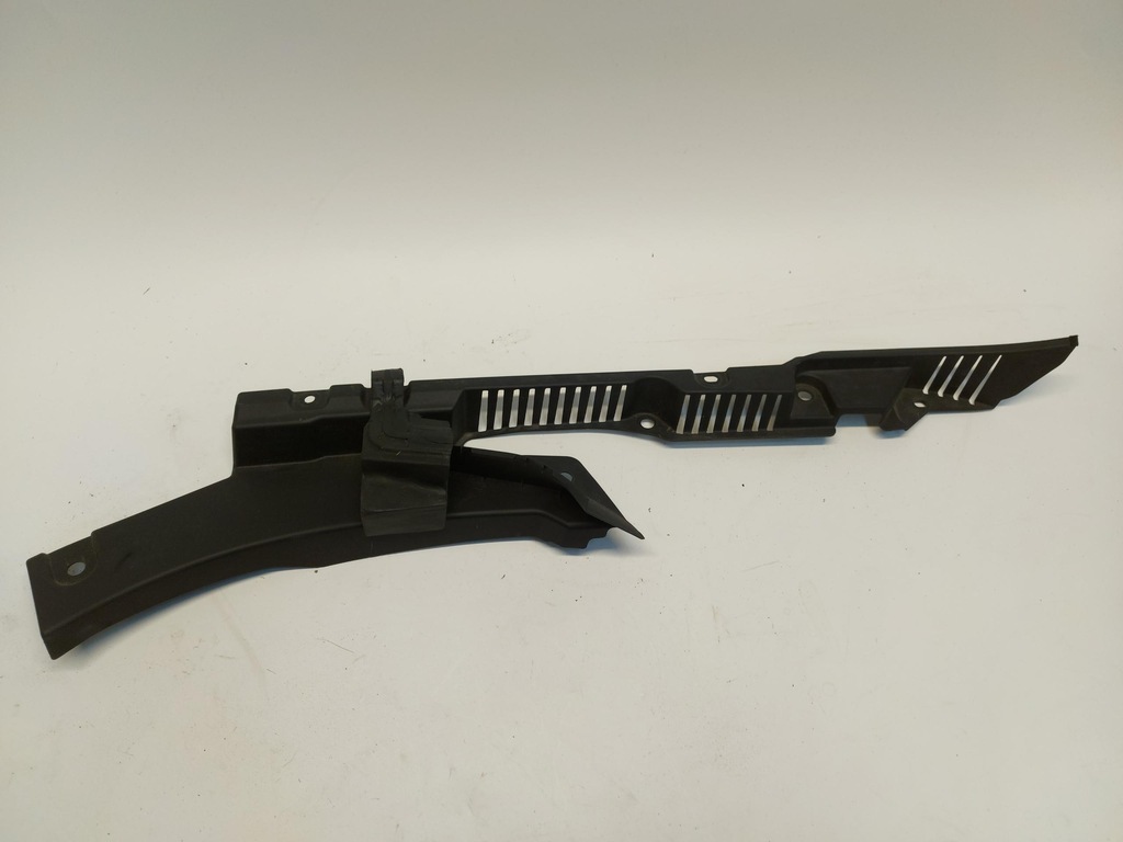 VOLVO XC60 II LIFT Osłona błotnika przód prawa górna 32216110 ...