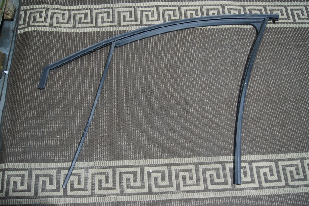 USZCZELKA DRZWI LEWY PRZÓD CLIO IV 803319532R - 11583775923 - oficjalne ...