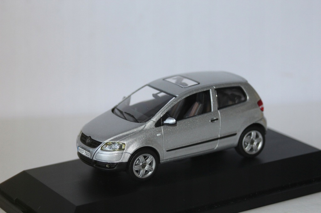 SCHUCO VOLKSWAGEN FOX 1,4 salonówka 1/43 - 15328034240 - oficjalne ...