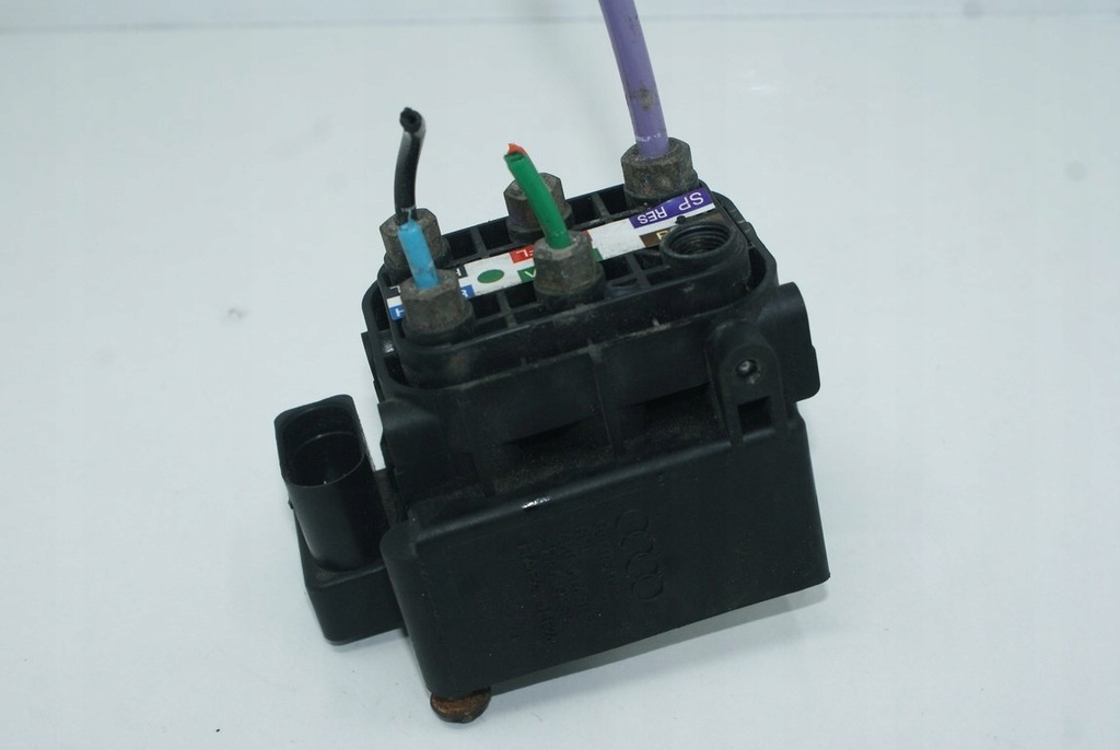 AUDI A8 D4 4H0616013 rozdzielacz zawieszenia - 9015724261 - oficjalne ...