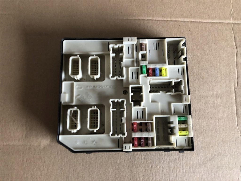 SKRZYNKA BEZPIECZNIKÓW USM RENAULT MASTER IV 19- - 14239067117 ...