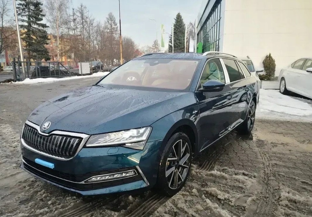 Skoda Superb Skoda Superb combi Plug-in Hybrid - 13054543781 ...