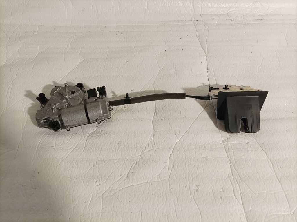 AUDI Q5 II ZAMEK DOCIĄG KLAPY 3V5827887B - 13876617160 - oficjalne ...