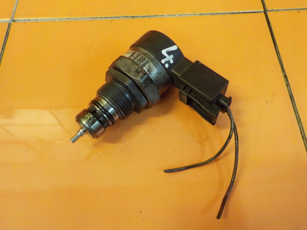 BMW E90 E87 2.0 D 11r N47 zawor paliwa 0281002738 - 13684427310 ...