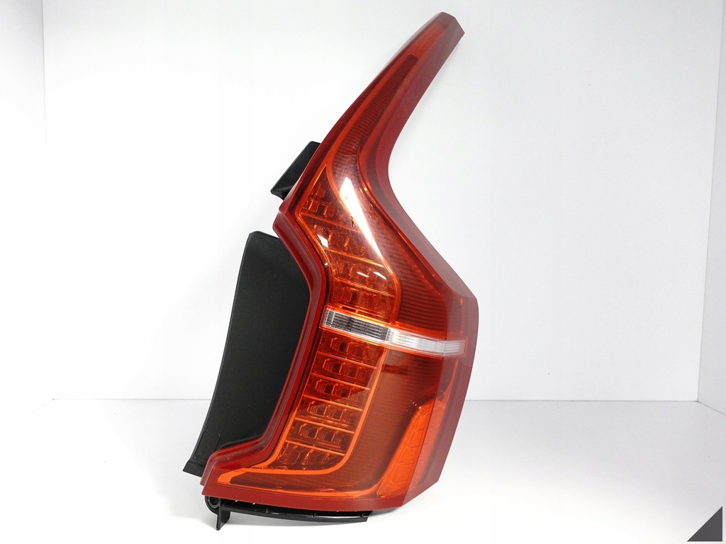 VOLVO XC90 II 14- LAMPA LED W BŁOTNIK PRAWA TYŁ EUROPA 32228827 ...