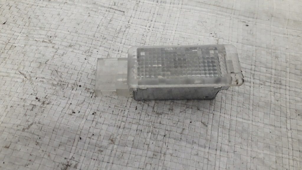 LAMPKA WNĘTRZA AUDI VW SKODA SEAT 7L0947415 - 12598347720 - oficjalne ...
