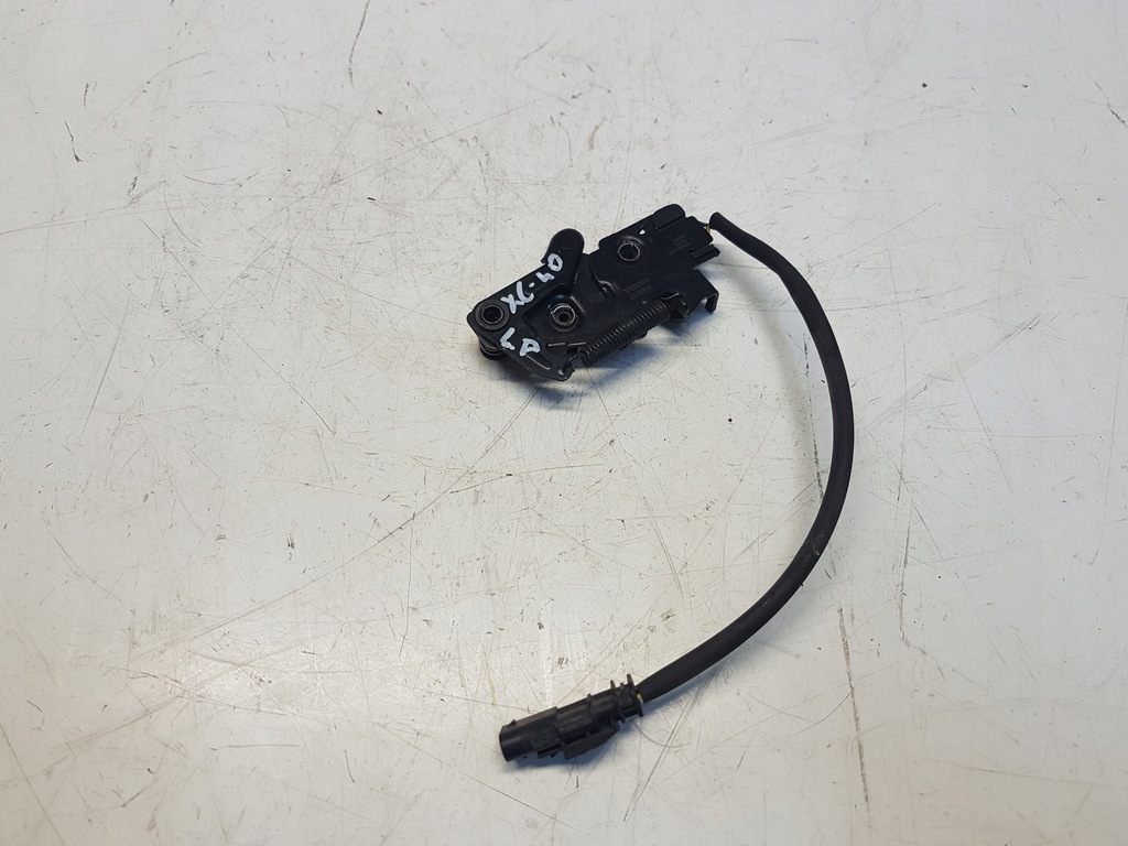 VOLVO XC40 Zamek maski lewy 32277429 - 12911925260 - oficjalne archiwum ...