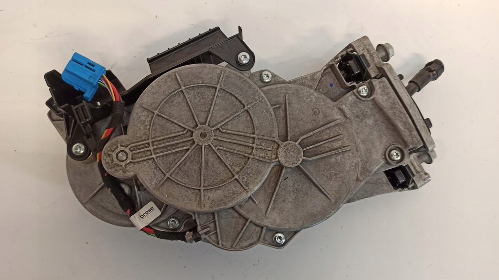 MERCEDES W205 MECHANIZM KLAPY BAGAŻNIKA - 11674640699 - oficjalne ...