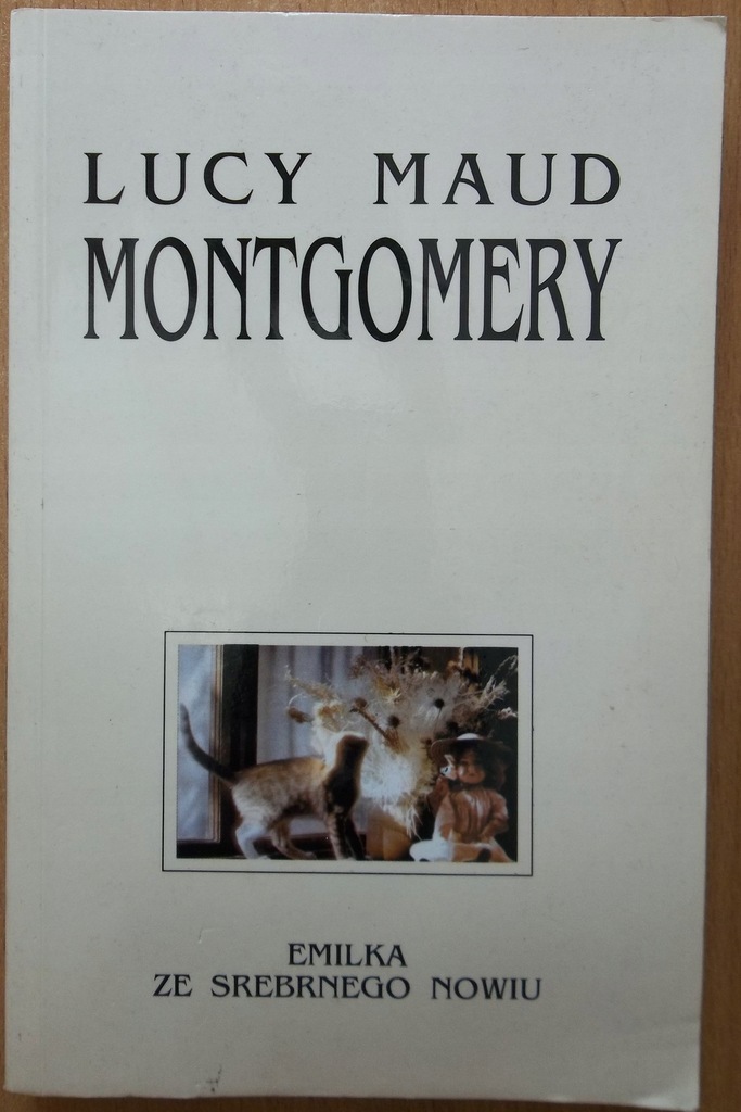 Emilka ze srebrnego nowiu Lucy Maud Montgomery - 10813953999 - oficjalne archiwum Allegro