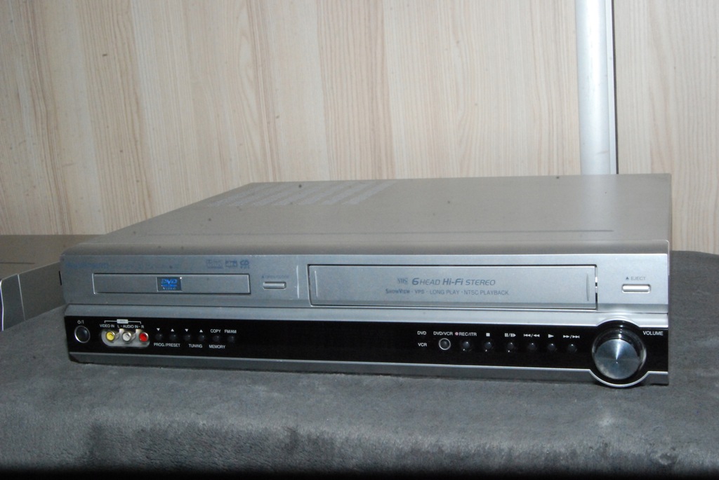 Magnetowid VHS/DVD Universum/LG 6 głowic Stereo - 12661981725 ... Magnetowid VHS/DVD Universum/LG 6 głowic Stereo - 12661981725 ...