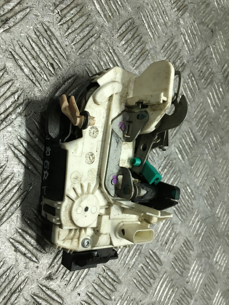 DODGE CALIBER ZAMEK LEWY TYŁ 4 PIN - 9782444825 - oficjalne archiwum Allegro