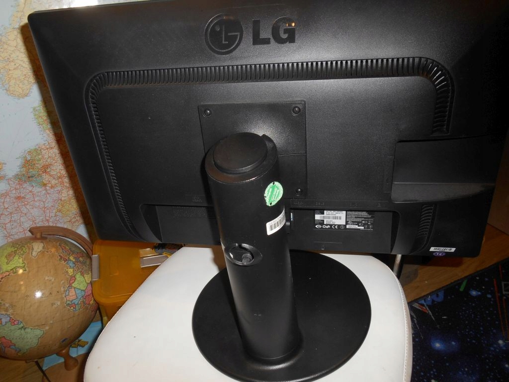 Monitor 24 cale LG Flatron E2411 z kablami, igła - 12445030705 ...