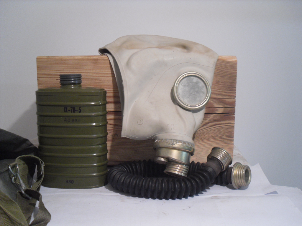 Maska przeciwgazowa Wojsko Polskie zwana SŁOŃ 3 nieużywana komplet z torbą - 14424424434 ...