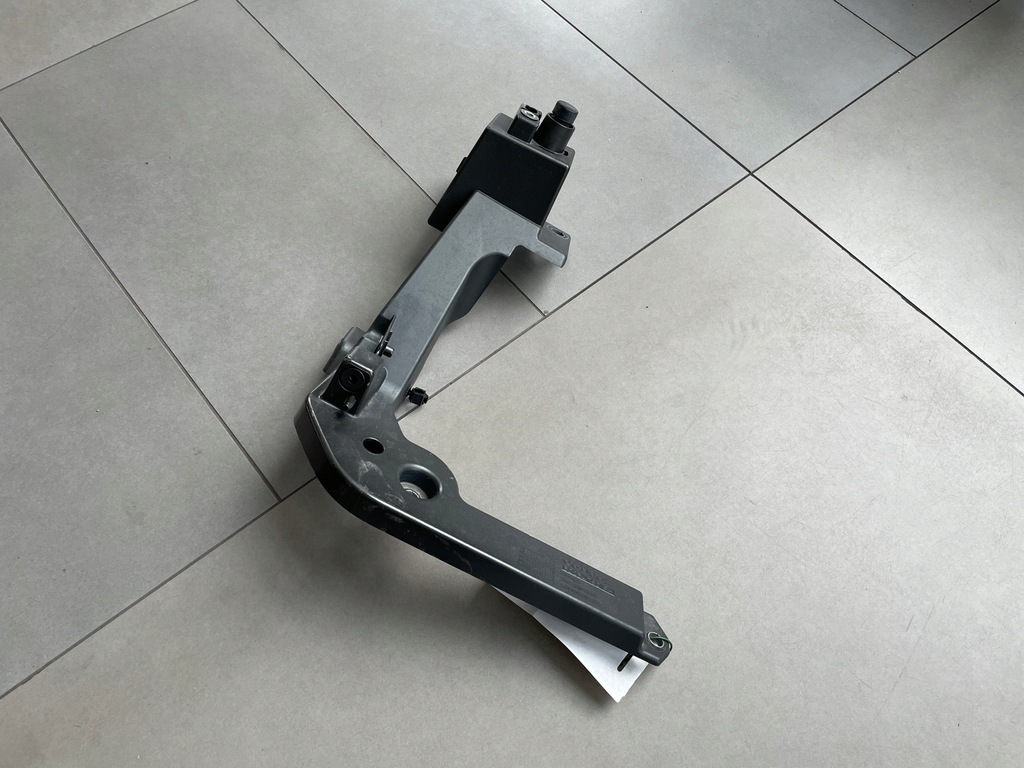 VOLVO XC40 MOCOWANIE WSPORNIK BŁOTNIKA Prawy - 12637097243 - oficjalne ...