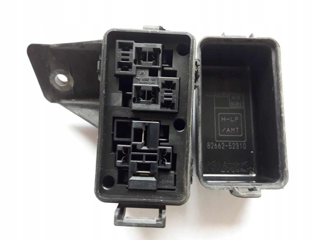 SKRZYNKA BEZPIECZNIKÓW 82662 TOYOTA YARIS - 8439139411 - oficjalne ...