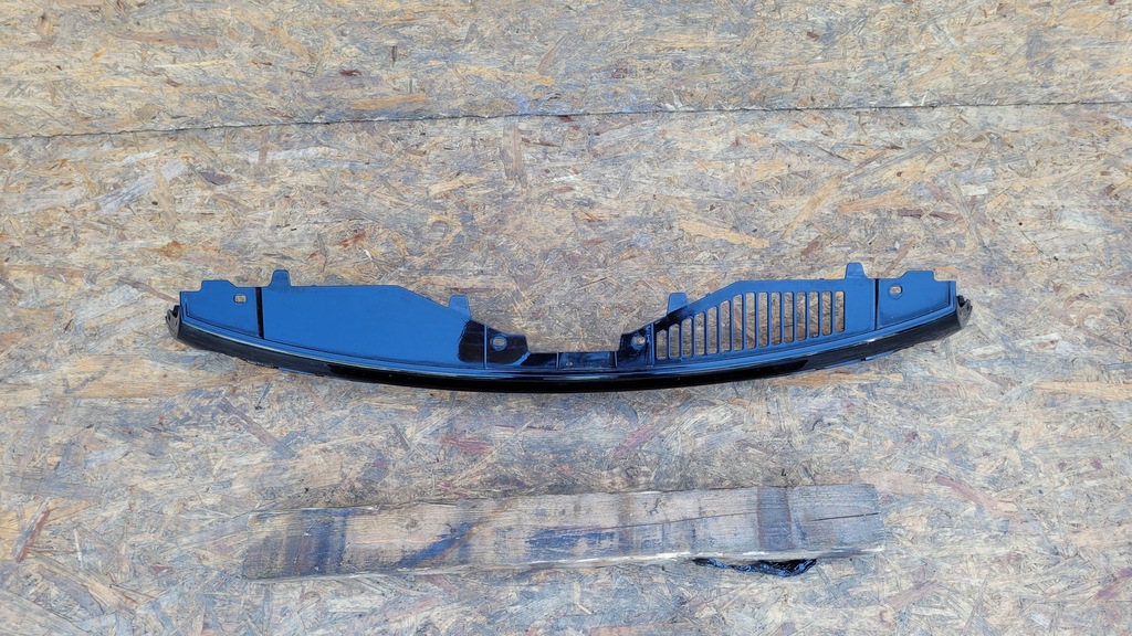 VW SCIROCCO R-LINE GRILL ATRAPA 1K8853653D - 12623195188 - oficjalne ...