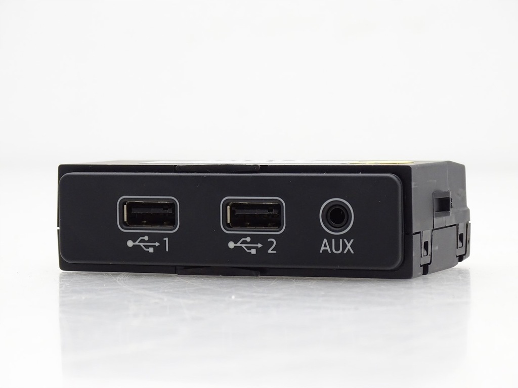 PANEL WEJŚCIE WYJŚCIE GNIAZDO 2X PORT USB AUX AUDI A5 F5 8W 8W0035736 ...