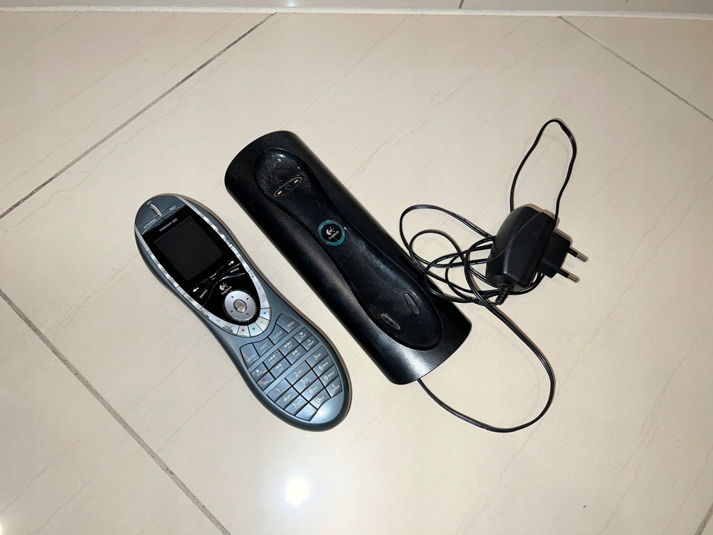 Pilot uniwersalny LOGITECH HARMONY 885 + stacja - 12900235940 - oficjalne archiwum Allegro