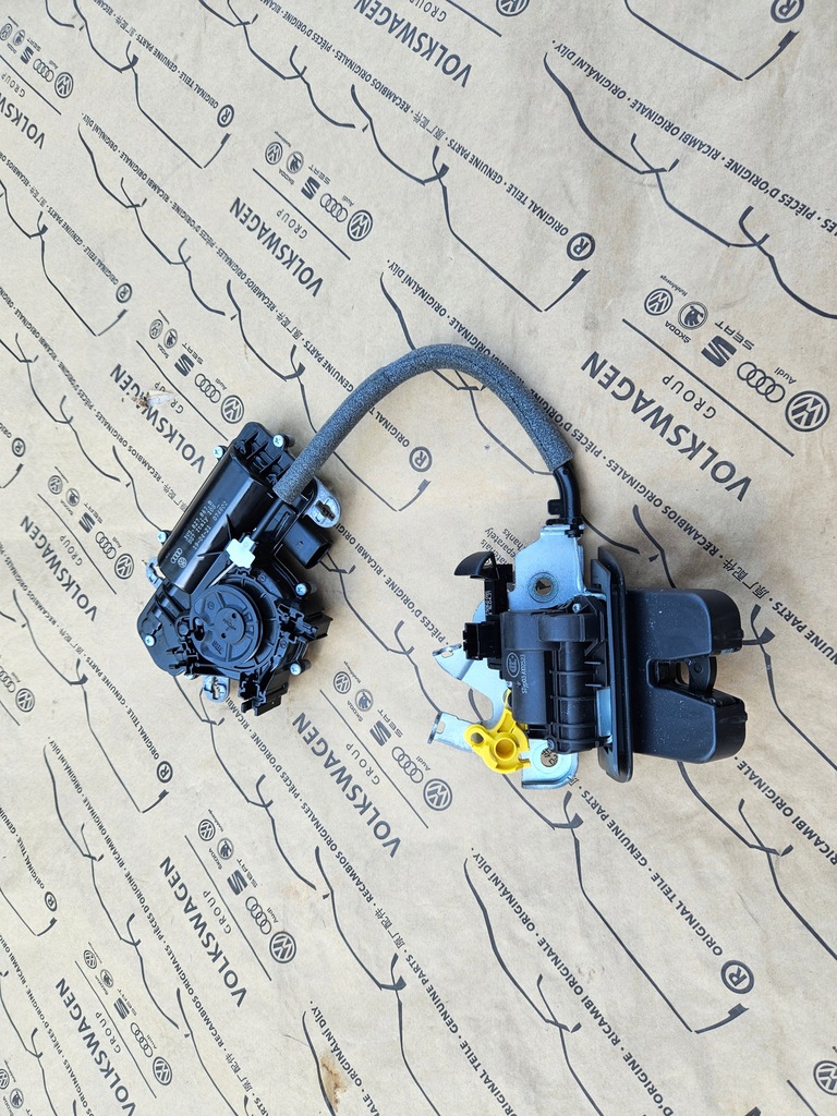 AUDI OE ZAMEK DOCIĄG SILNICZEK KLAPY 3V5827887B 4M0827506D ...