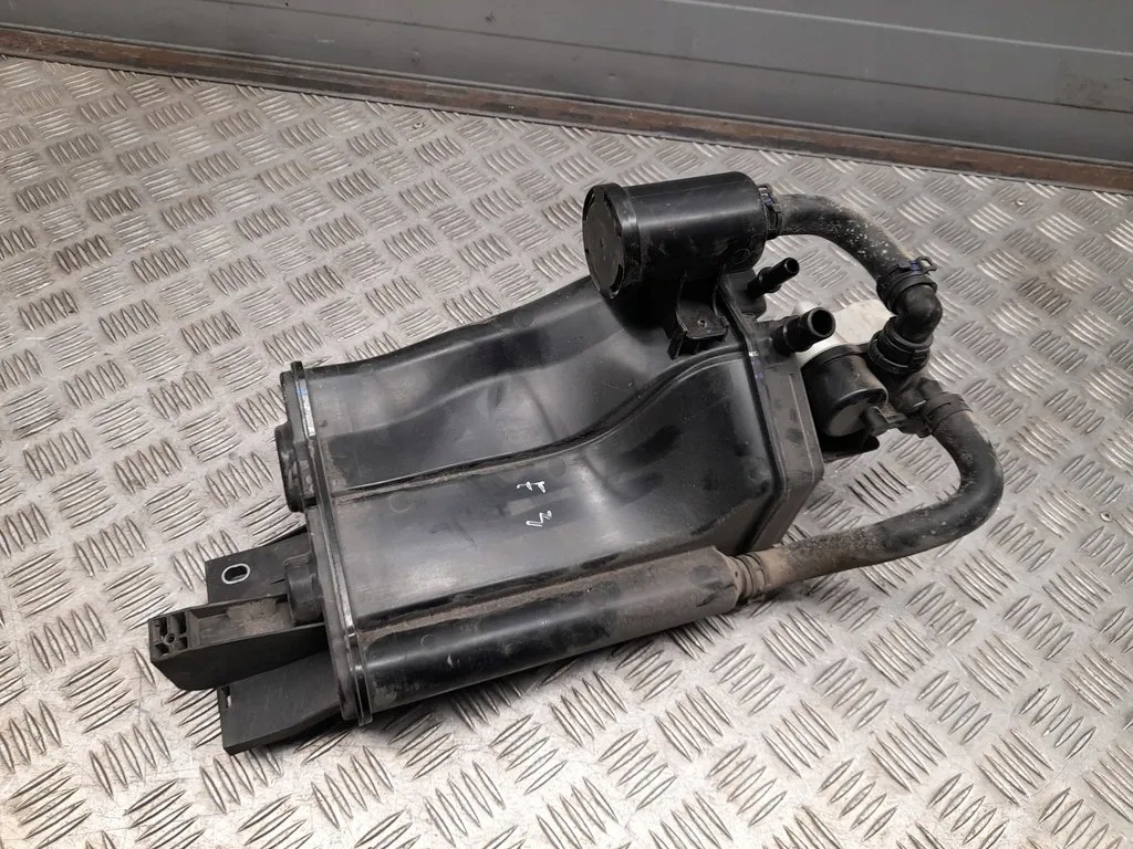 Audi Q3 F3 2020 Tylny Filtr węglowy - 13239632139 - oficjalne archiwum ...