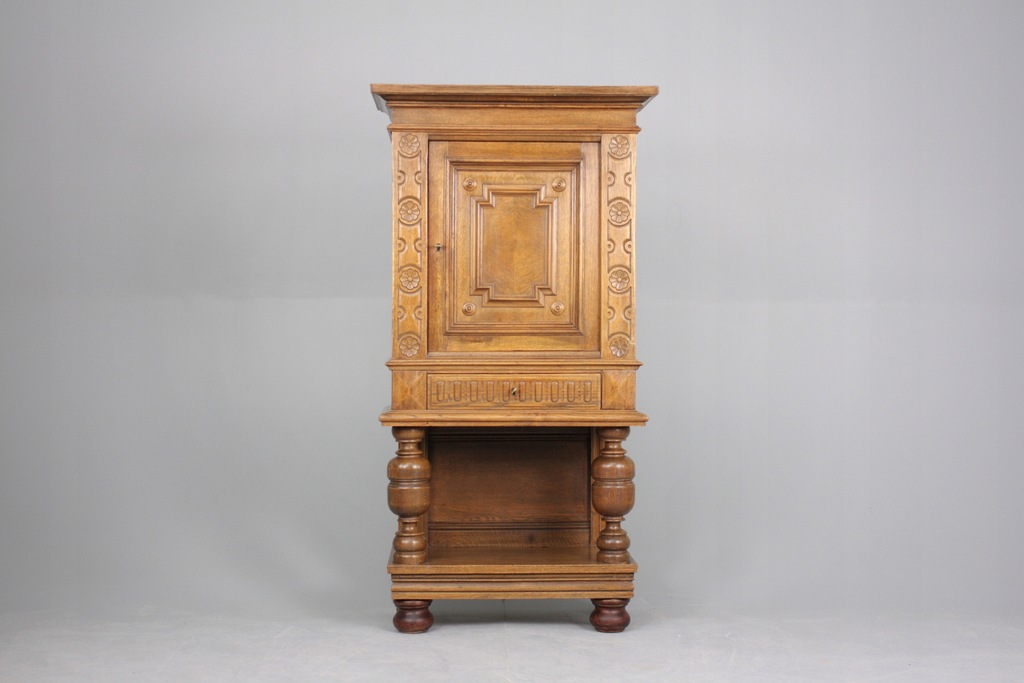 Rzeźbiona dębowa szafka, komoda, barek, antyk - 12004265014 - oficjalne ...