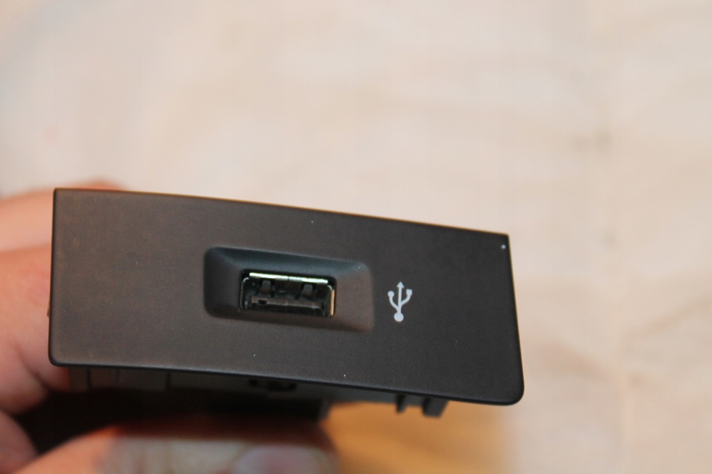 PRZYLACZE PORT USB AUX GNIAZDO VW GOLF TRANSPORTER - 11790883720 ...