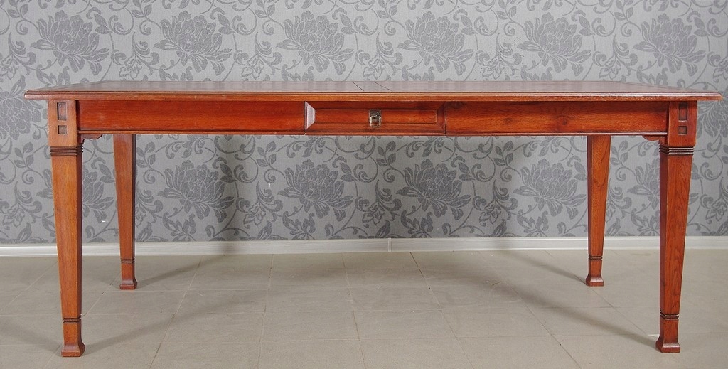 Стол деревянный с выдвижными ящиками - 87 фото