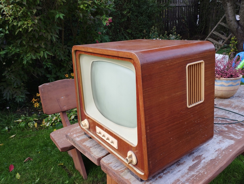 Stary telewizor Szmaragd 902 - 12701565977 - oficjalne archiwum Allegro