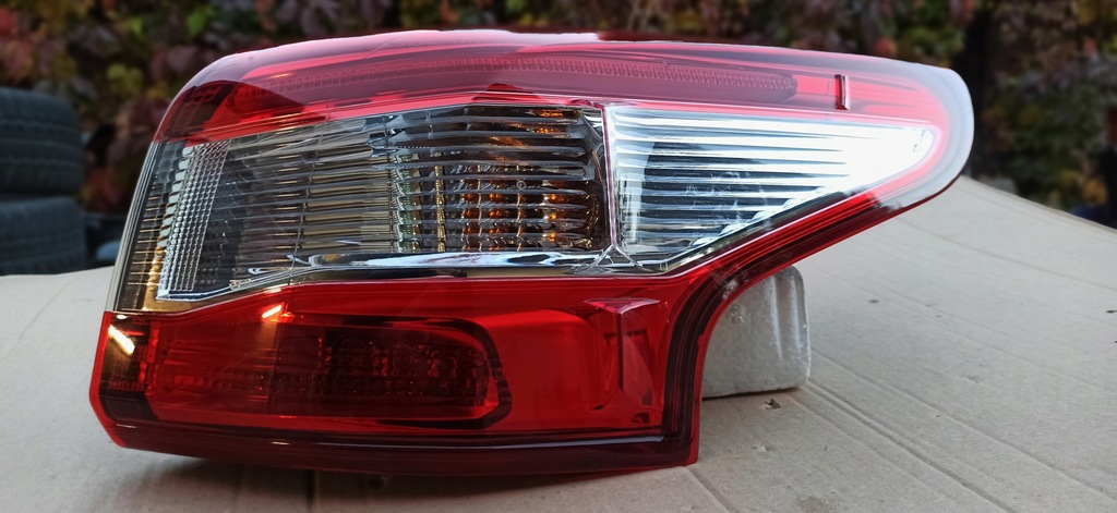 NISSAN QASHQAI II J11 LAMPA TYLNA PRAWA W BŁOTNIK - 12740100622 ...