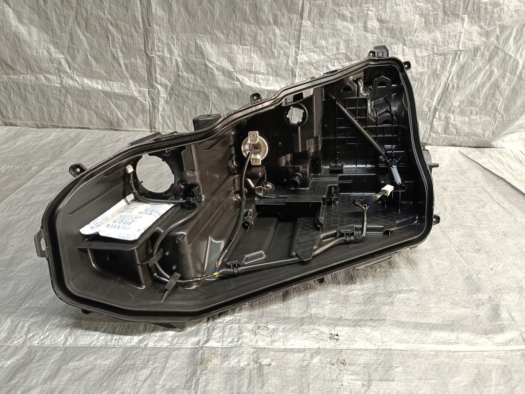 Puszka pucha lampy yaris cross LED lewy przód 8115B-0DP50 ORYGINAŁ ...