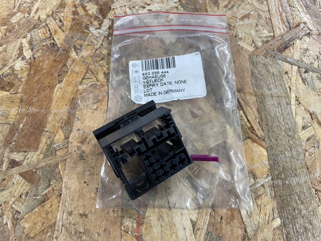 KOSTKA WTYCZKA ZŁĄCZE RADIO RADIA AUDI VW SEAT SKODA 8X0035444 OE NOWY ...