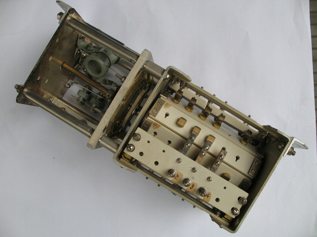 Przełącznik do radiostacji R-140 uszkodzony 8 poz. - 14142099091 ...