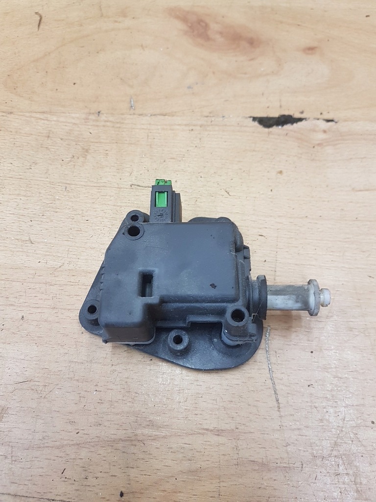 SIŁOWNIK ZAMKA KLAPY BAGAŻNIKA AUDI A6 C5 KOMBI - 13545214925 ...
