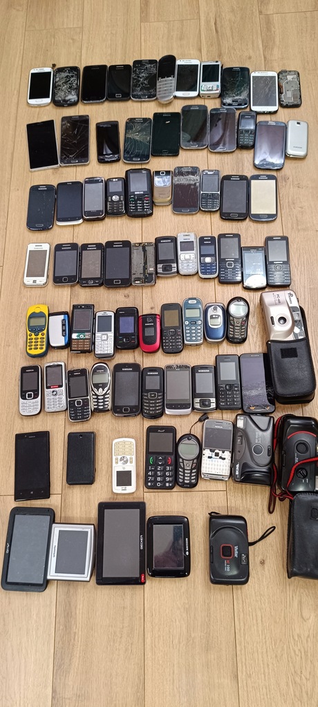 Mix starych telefonów komórkowych*nawigacji*aparatów na części lub ... Mix starych telefonów komórkowych*nawigacji*aparatów na części lub ...