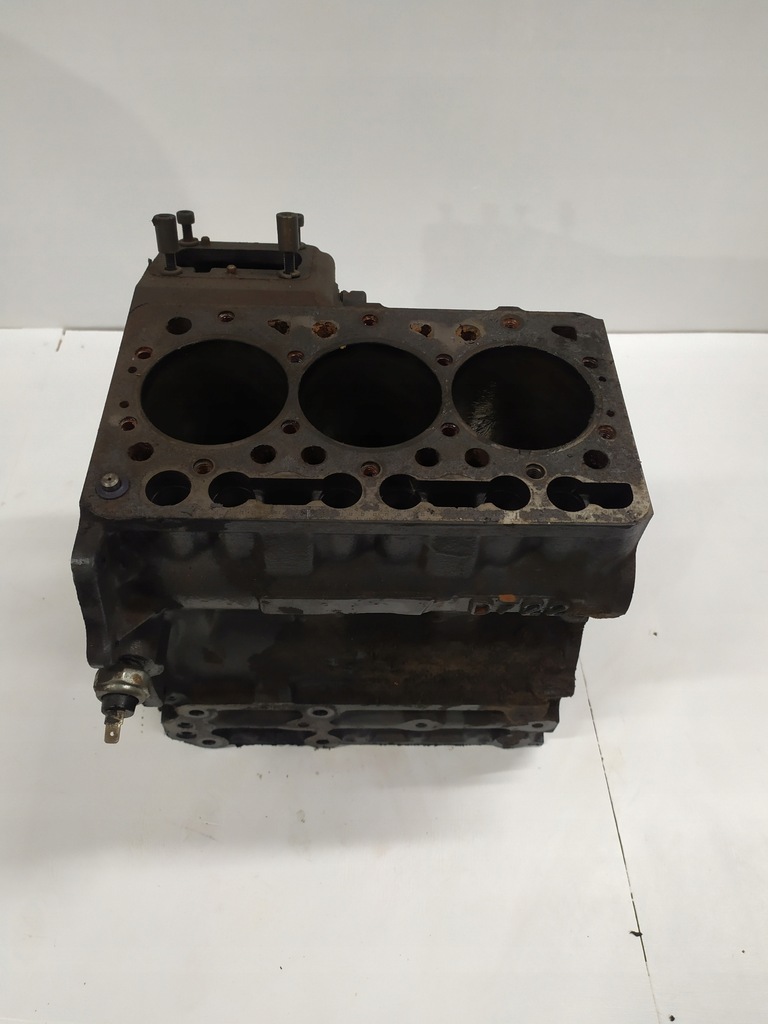 Blok silnika cylinder Kubota D722 3 cylindry - 13339984836 - oficjalne archiwum Allegro
