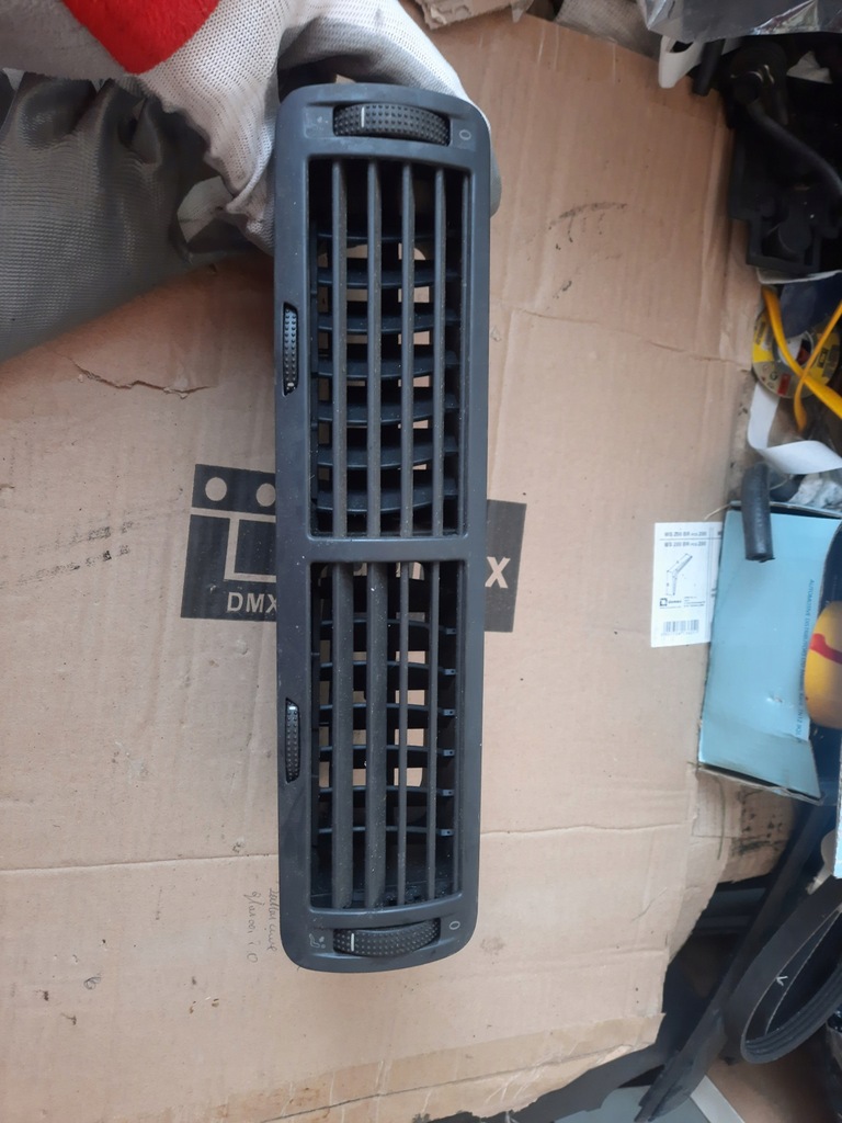 3B0819728D,VW PASSAT B5FL, KRATKA NAWIEWU ŚRODKOWA - 14088029404 - oficjalne archiwum Allegro