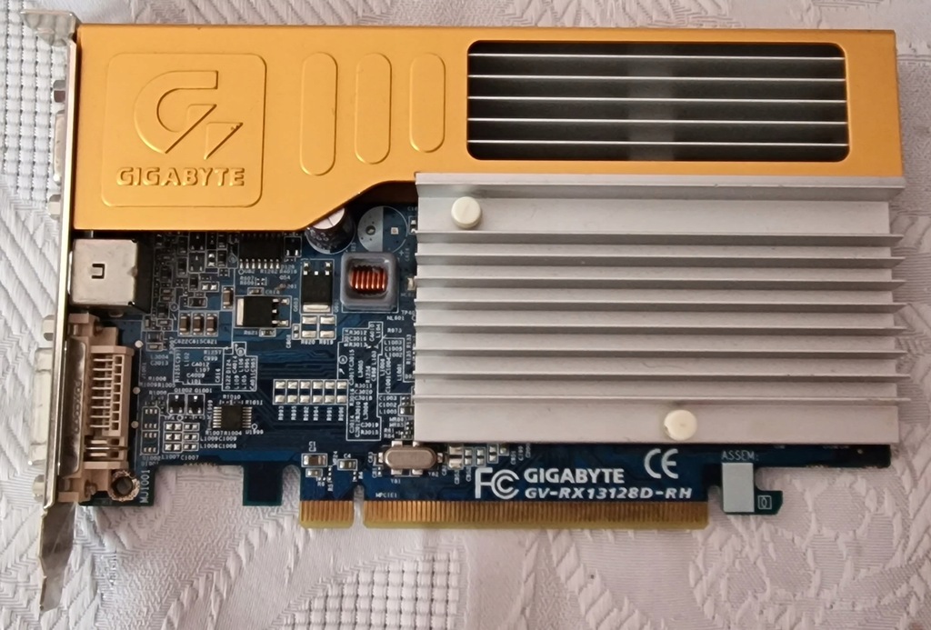 KARTA GRAFICZNA Radeon X1300 128MB GIGABITE - 14837360301 - oficjalne ...